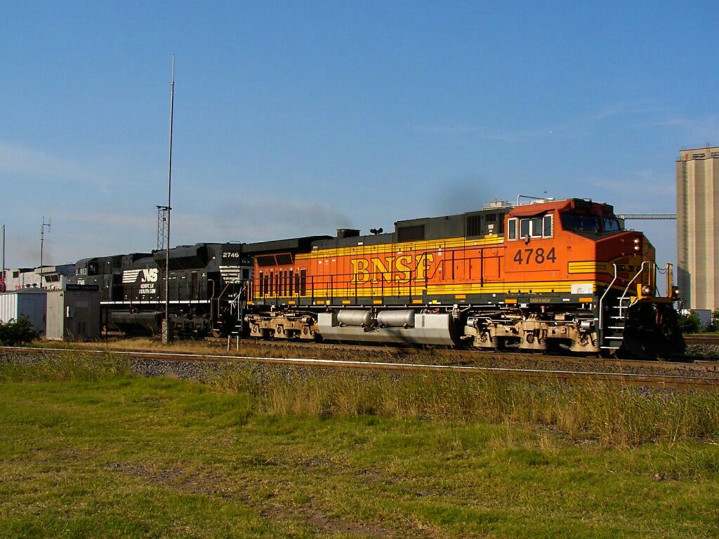 BNSF 4784